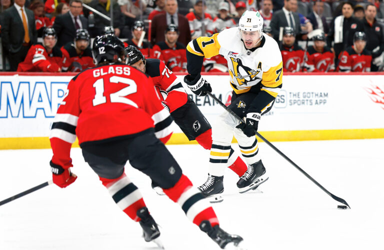 Malkin, Crosby and Letang help the Penguins beat the Devils to clinch ...